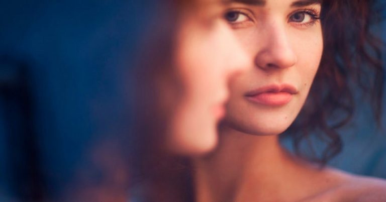 7 sinais de que alguém sente muita inveja de você; veja como lidar com ...